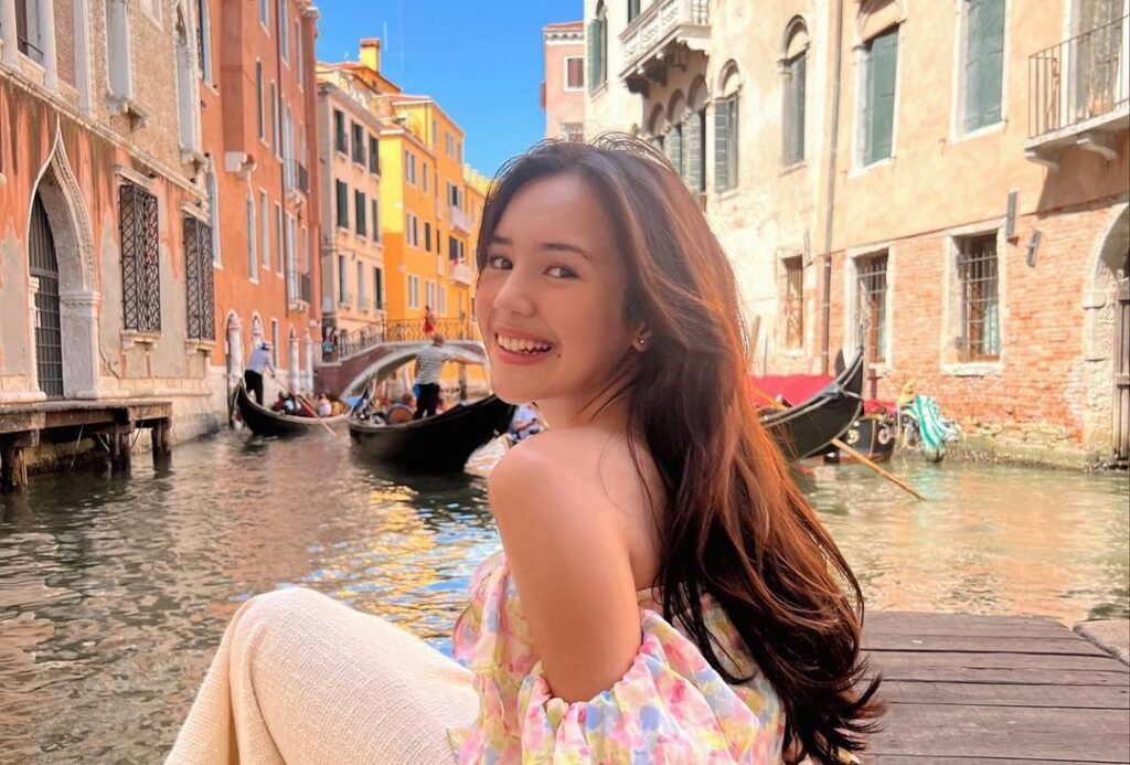 Biodata Beby Tsabina: Film, Kuliah, Berjuang Melawan Skoliosis, dan ...